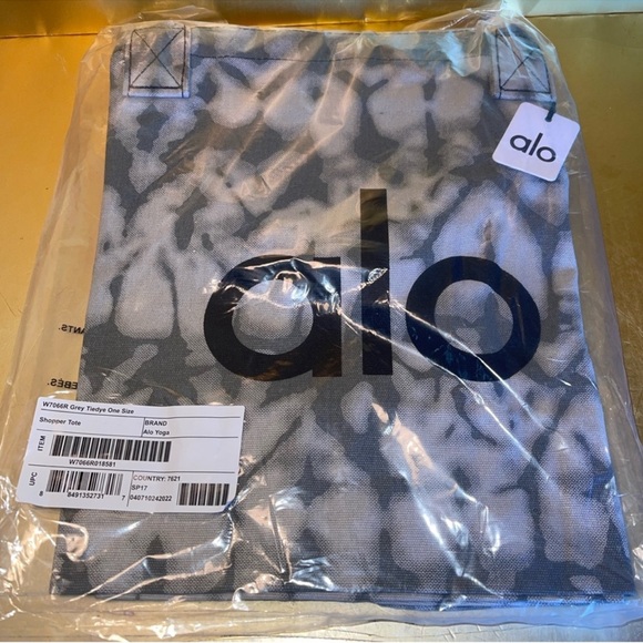 ALO Yoga | Bags | Alo Iconic Bag In The Bag Still And New | Poshmark